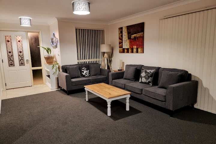 Walkable To Shops 3br Home | Ac In Each Room - Nowra