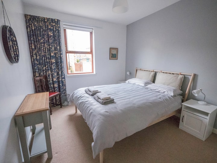 Newly Furnished Flat, Central But Quiet - Edinburgh