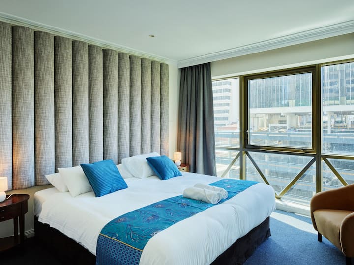 Spacious & Central Apt With King Beds & Balcony - Melbourne