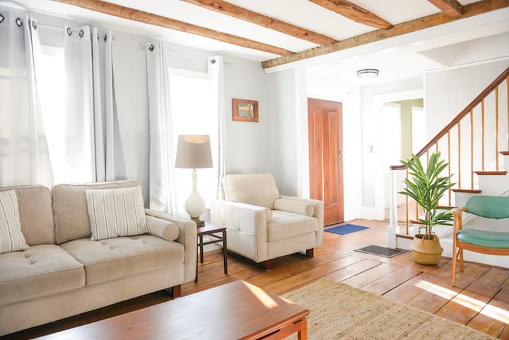 Fully Updated Airy Historic Home In South Freeport - Freeport, ME