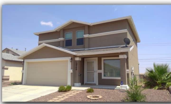 Modern Cozy 4 Br Home. New Community Self Check In - 엘파소