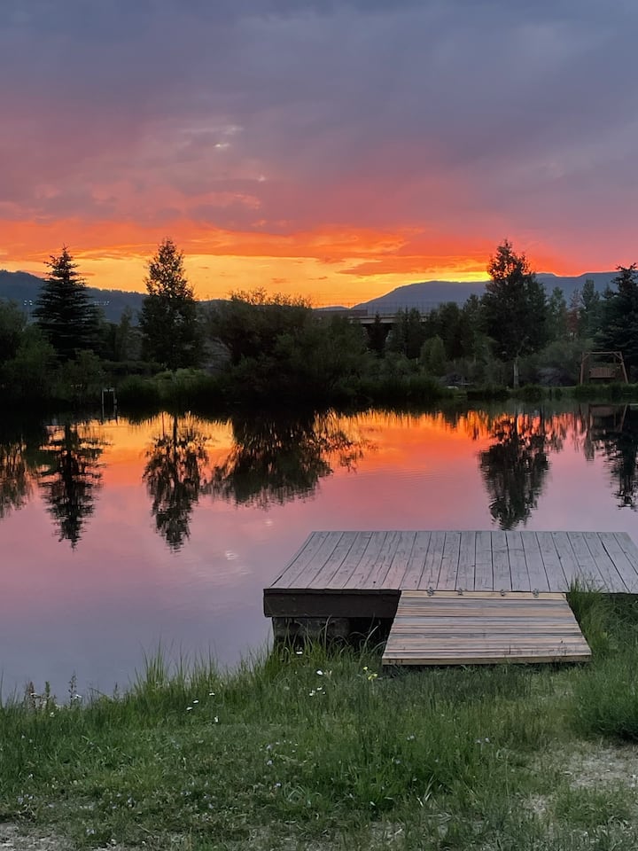 2 Kg Beds, Ponds, River, Pool, Walking Trail! - Granby, CO
