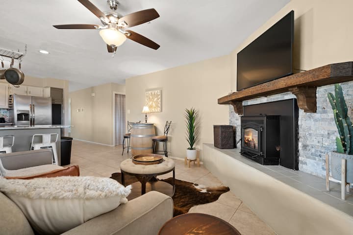 The Orchard House. Beautiful Mountain Views! - Corrales, NM