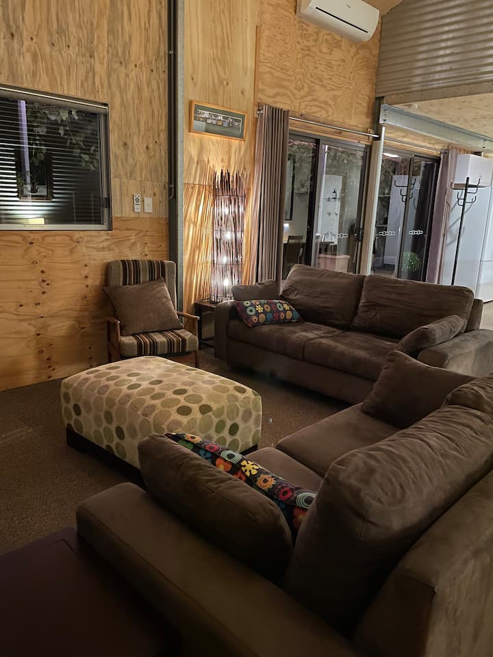 The Wandished. A Unique, Cozy 1 Bedroom Guesthouse - Wandiligong
