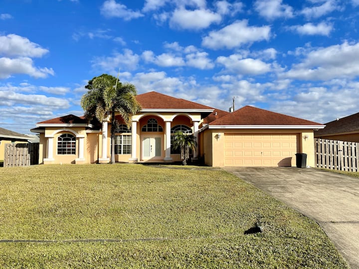 Beautiful 4-bed Vacation Home In Port St. Lucie! - 聖露西港