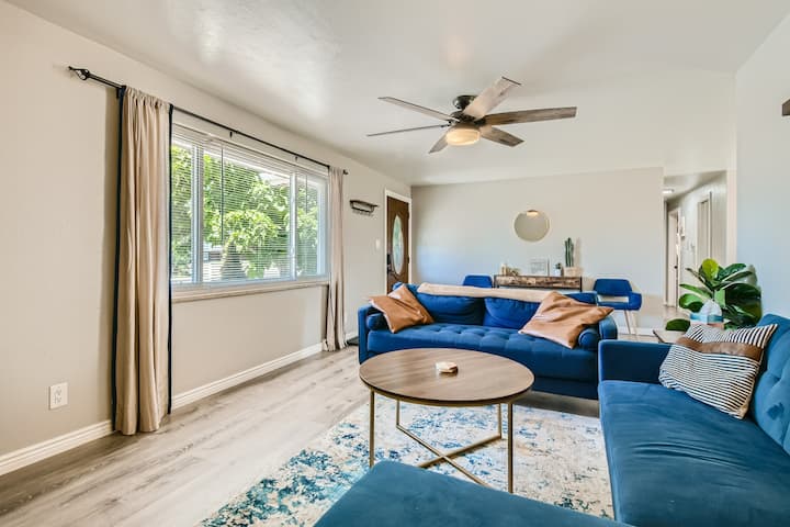 3 Bed/1 Bath Modern Home Btwn Boulder & Denver - Denver, CO