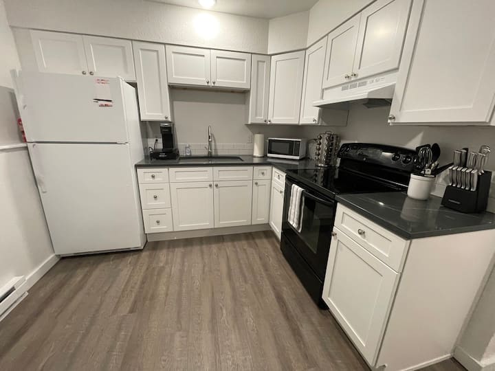 Cozy 2 Bedroom Apartment Near Downtown Kalispell - Kalispell, MT