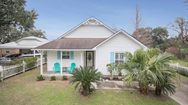 Rochelle's Coastal Cottage - Gulfport, MS