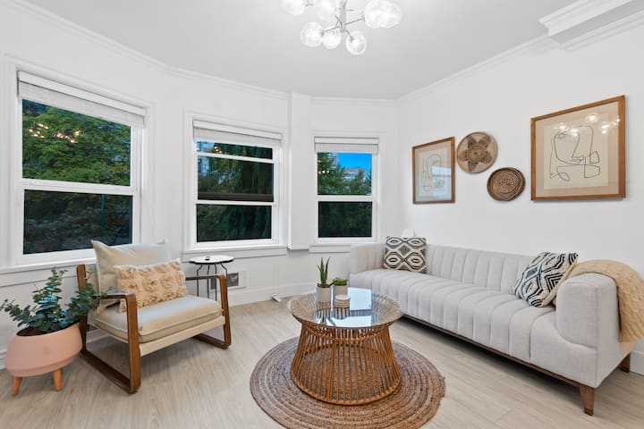 Fashionable 1bd Suite - Heart Of The West End! - Vancouver