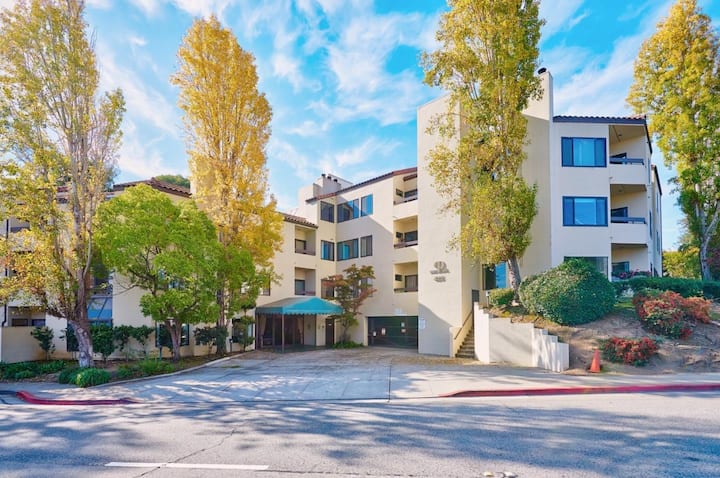 Lovely 2-bedroom  (& Den) - San Mateo, CA