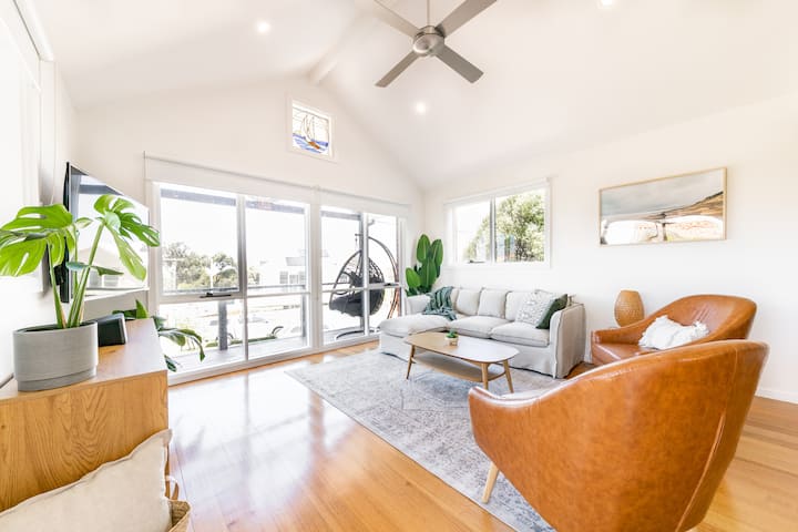 Bright 3br Home, Ocean Views, Easy Walk To Beach - Torquay