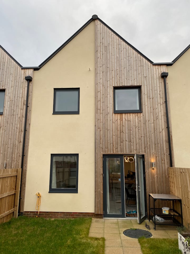 Peaceful Two Bedroom Writer’s House In Eco Village - Bicester