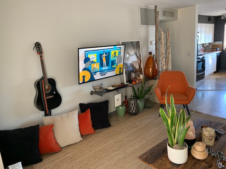 Prime Location 2-bedroom Lots Of Natural Light - Scottsdale