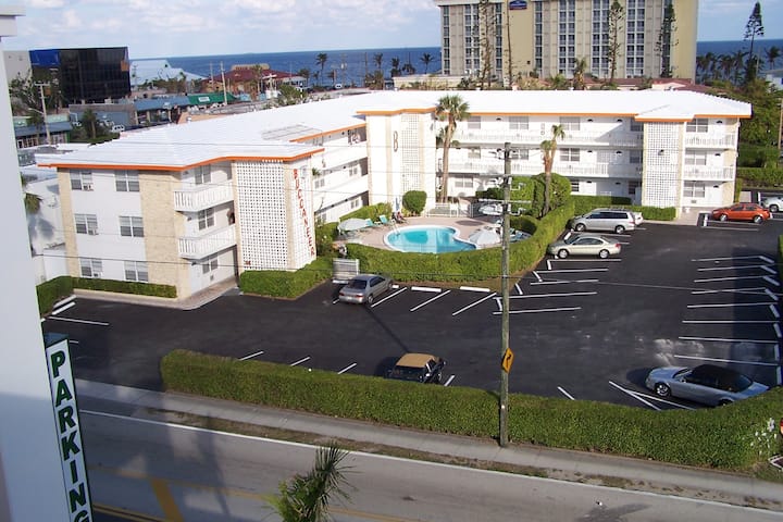 Perfect Location - Walking Distance To The Beach - Deerfield Beach, FL