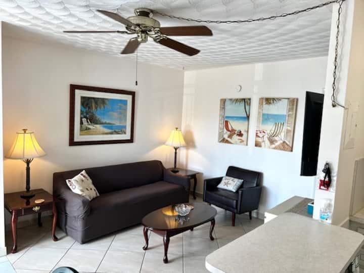Perfect Location - Walking Distance To The Beach - Deerfield Beach