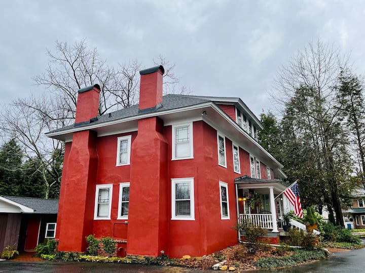 Cottage 1 Block From Main St. On Historic Property - Brevard, NC