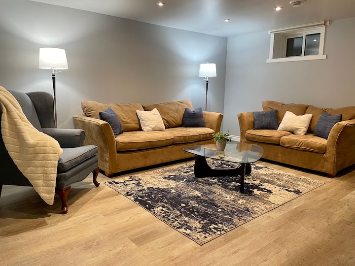 Fresh & Cozy 2-bedroom Suite - Edmonton