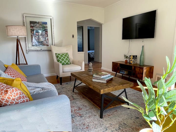 Chic, Modern Comfort Living - 2 Bedroom W/ Parking - San Francisco, CA