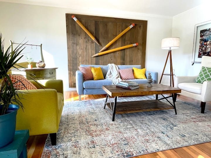 Chic, Modern Comfort Living - 2 Bedroom W/ Parking - Brisbane, CA