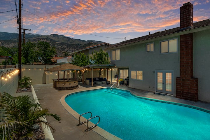 Mountain Oasis: Pool Home Sleeps 10 People - San Bernardino, CA