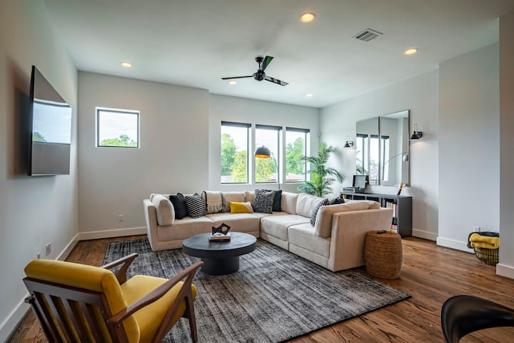 Modern Home | Centrally Located - Houston, TX