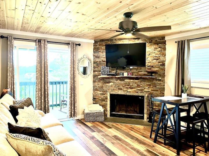 Pop’s Spot Resort Pool/hot Tub/hike/bike/wineries! - Beech Mountain, NC