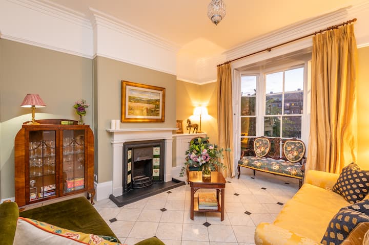 Classic Riverside Townhouse In City Centre - York