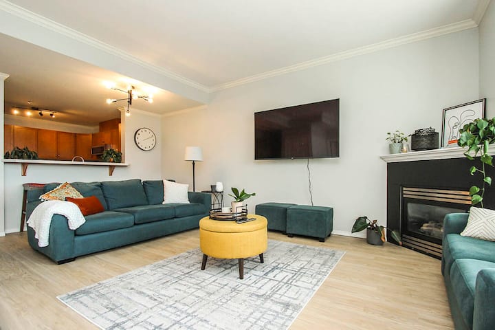 3 Bedroom Plus Den Townhouse - Kelowna