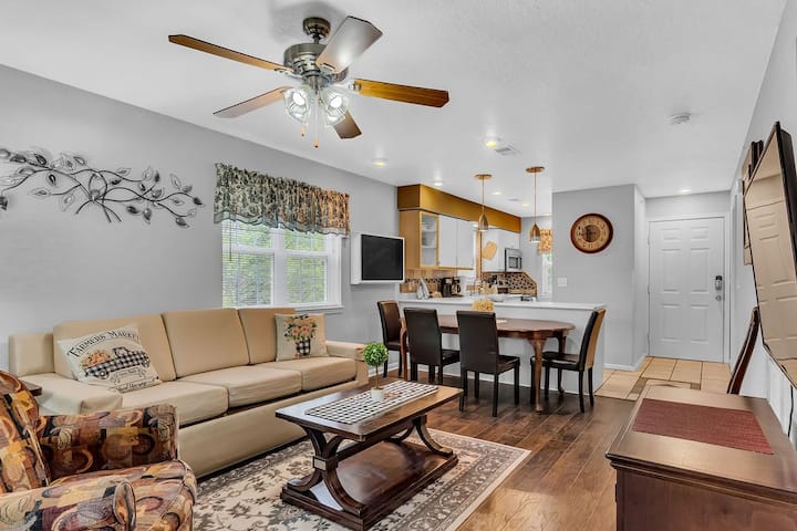 Branson Landing Holiday Falls Hideaway - Bull Shoals Lake