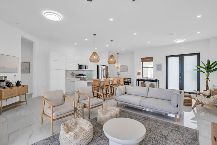 Family Friendly Home With Backyard Oasis Pool Area - Burnt Store Marina
