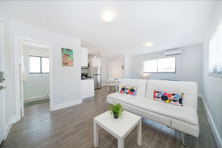 Upper Studio Shenandoah-bright 2bed Apt W/ Parking - Miami, FL