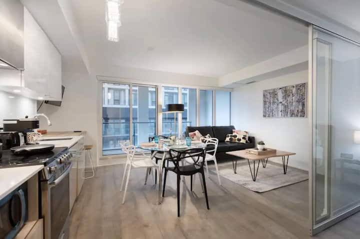 Lovely 1br Apt W/ Private Balcony And Wfh Set Up - Toronto
