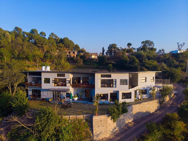 4br Villa With Pvt Deck, Heated Floor & Breakfast - Kasauli