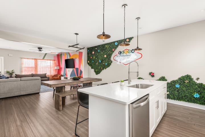 Nashvegas Theme Large Home - 내슈빌