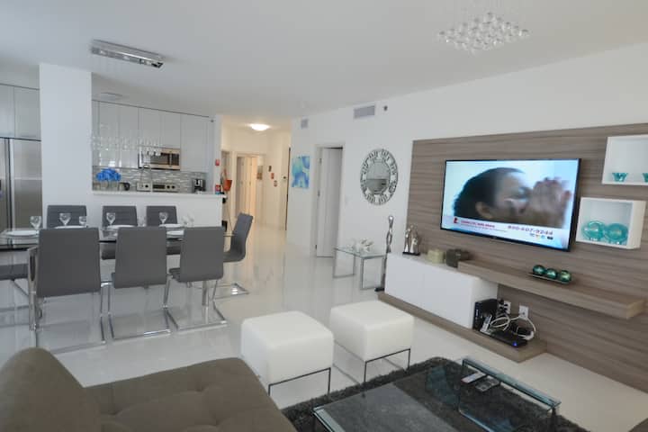 Luxury Apt 3bd  Aventura Yacht Club - Aventura, FL