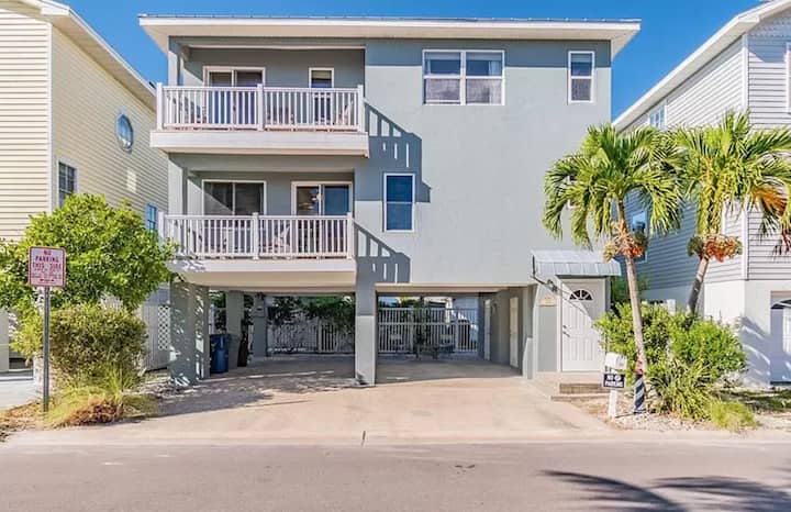 Beach House (Gulf Views/steps From Water) - Treasure Island, FL