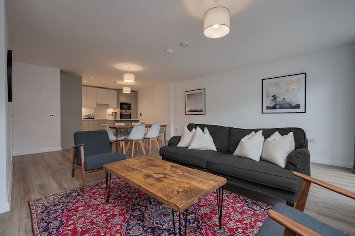 Cental 3br Apartment With Secured Parking Apt1 - Belfast