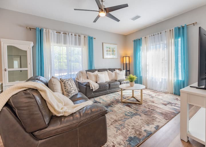 Home On The Road - Cozy 3 Bedrooms, 2 Full Baths - Adventure Park, Visalia