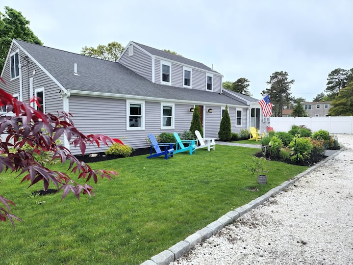 Charming Coastal Retreat  Seagull Beach! Sleeps 12 - Dennis, MA