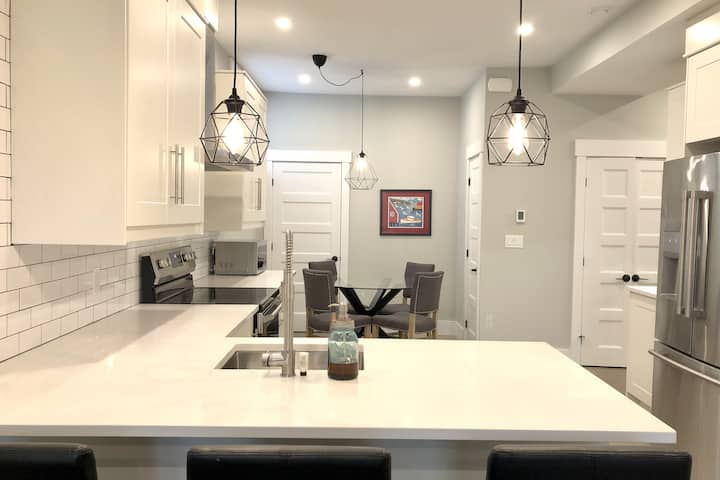 Modern Central Halifax Apartment - Halifax