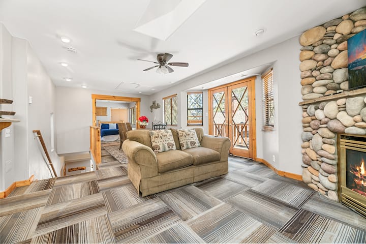 Vista Retreat- Outdoor Spa & Pool Table - Big Bear Lake