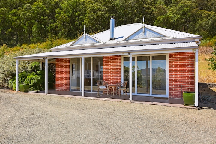 Deloraine Homestead Guesthouse With Stunning Views - Warburton