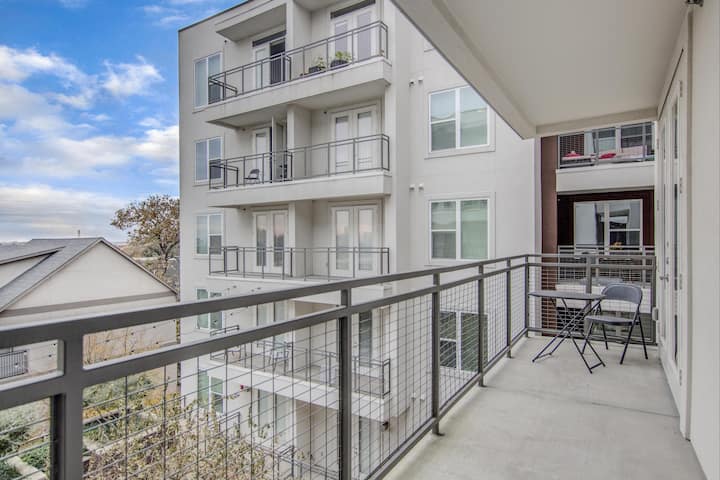 ✭✭✭  Modern | 2 Tv | King | Free Parking | W/d ✭✭✭ - Dallas, TX