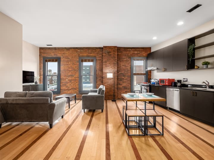 Top Floor Condo In The Middle Of Everything! - Columbus, OH
