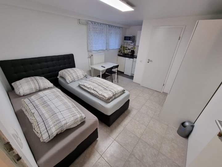 Voll Möbliertes 1 Zimmer Souterrain Apartment - Wiesloch