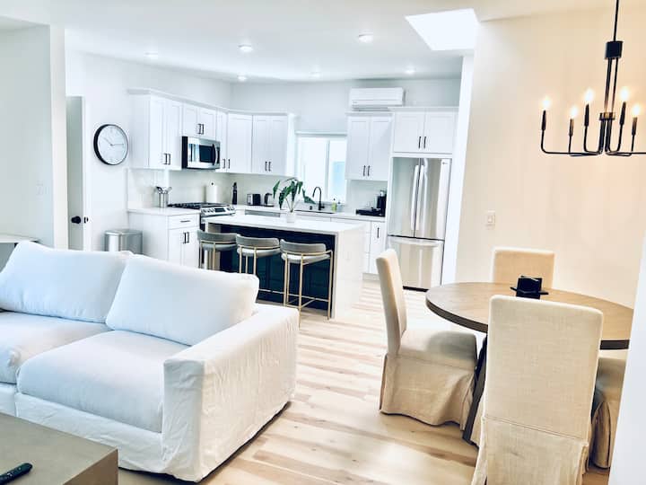 Lovely 1-bedroom Rental With Patio - West Hollywood