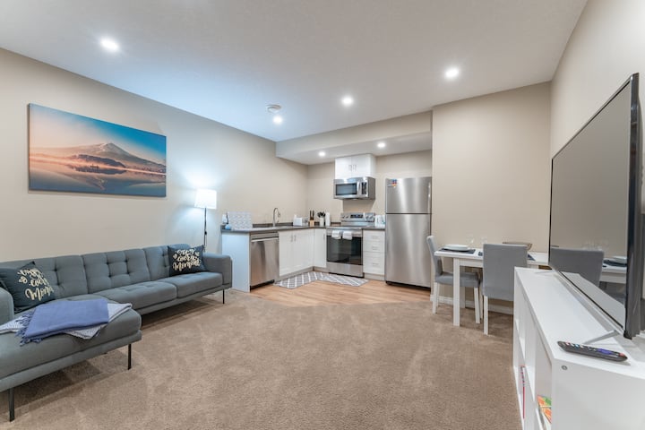 Beautiful Basement Suite | Washer+dryer | Kitchen - Calgary