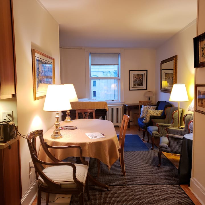 Piano 1 Bed Facing Beacon St - Boston, MA