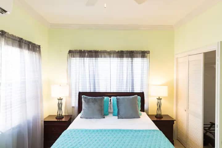Palms Hideaway Ii....7 Mins To Grace Bay Beach!! - Turks and Caicos Islands