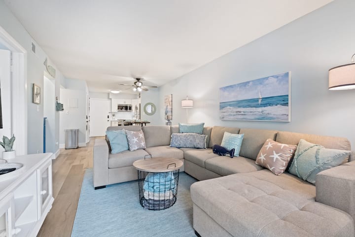 Fully Renovated, First Floor Villa "Just Beachy" - South Carolina